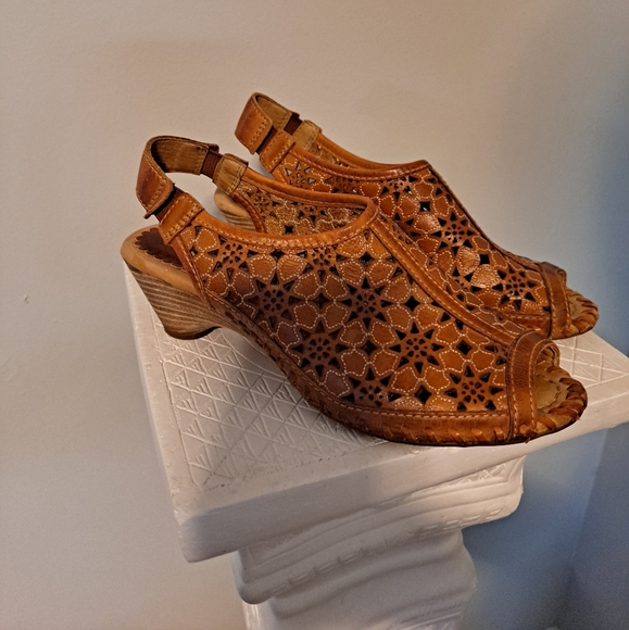 PIKOLINOS | Shoes | Pikolinos Leather Sandal | Poshmark